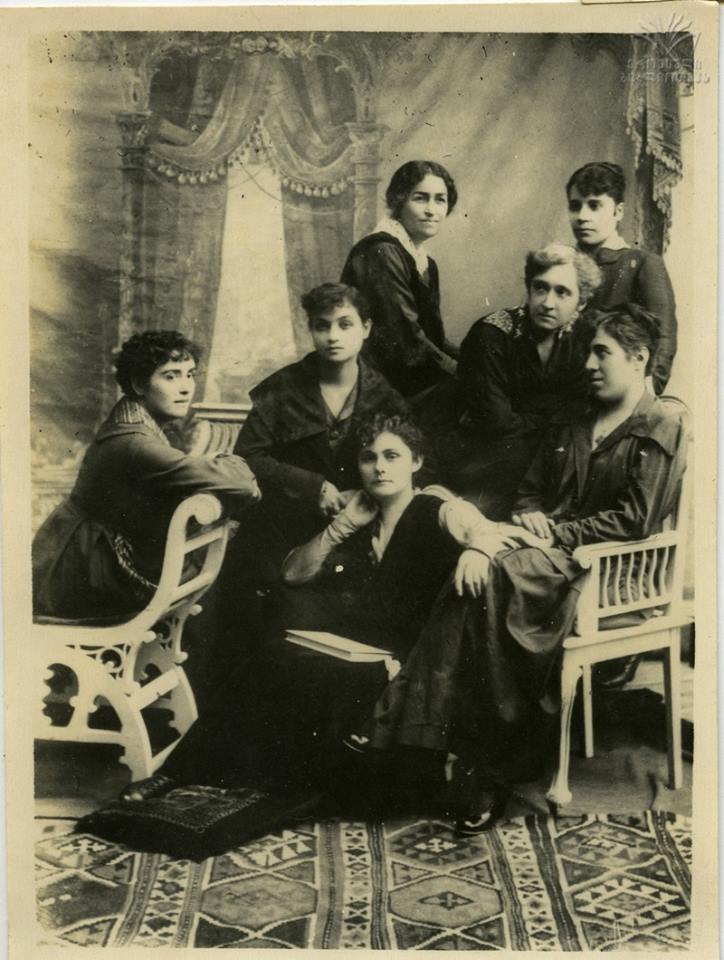 გამოფენა „პირველი რესპუბლიკის ქალები - 1918-1921“ - 1TV პიკის საათი