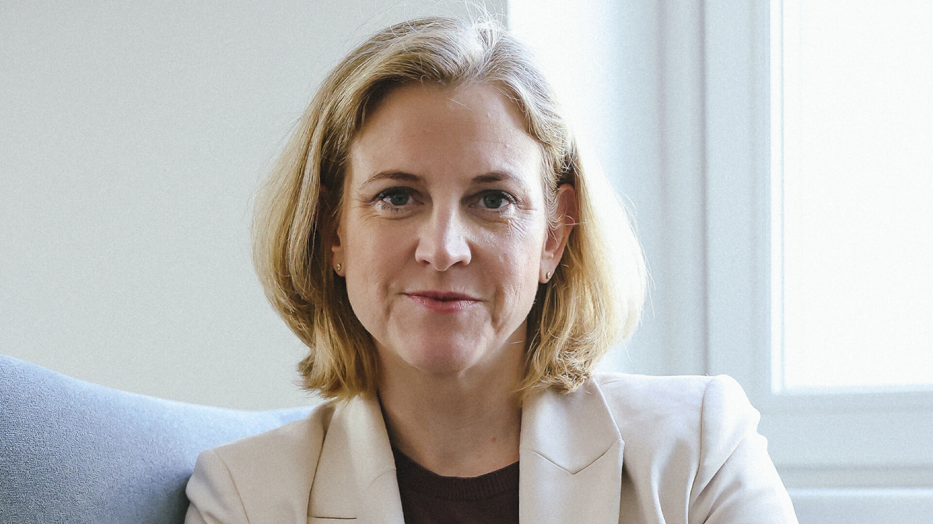 ავსტრიის საგარეო საქმეთა მინისტრმა უნგრელ კოლეგასთან სატელეფონო საუბარი ...