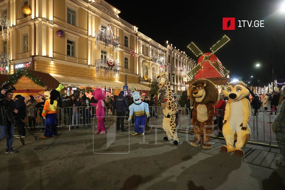 In Photos: New Year Village opens at Orbeliani Square - 1TV