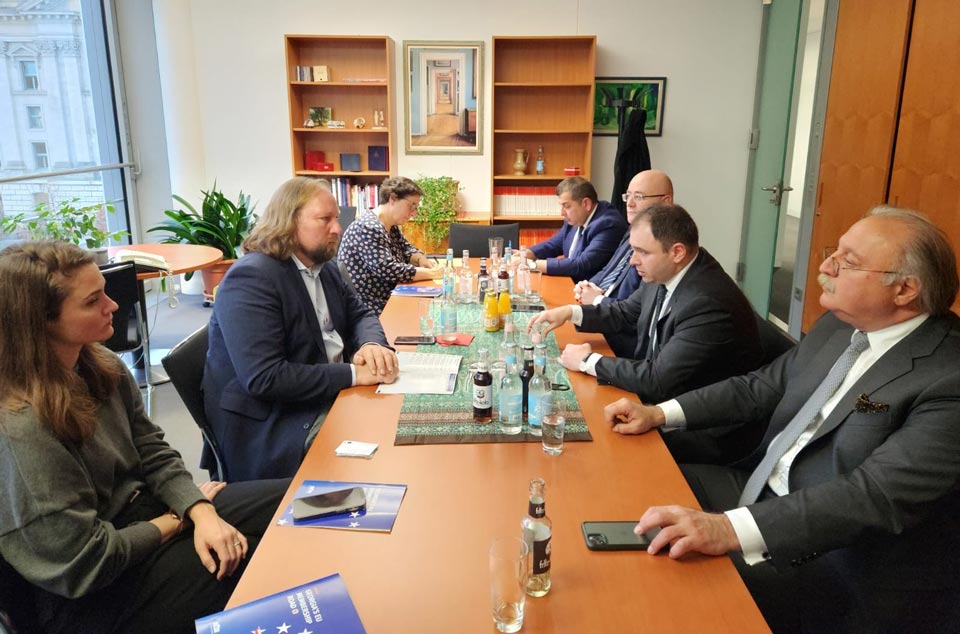 Foreign Relations Committee Chair meets chairs of Bundestag Foreign ...