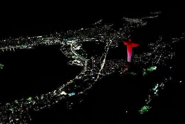 Rio de Janeiro Statue of Jesus lights up in Georgian flag colors - 1TV